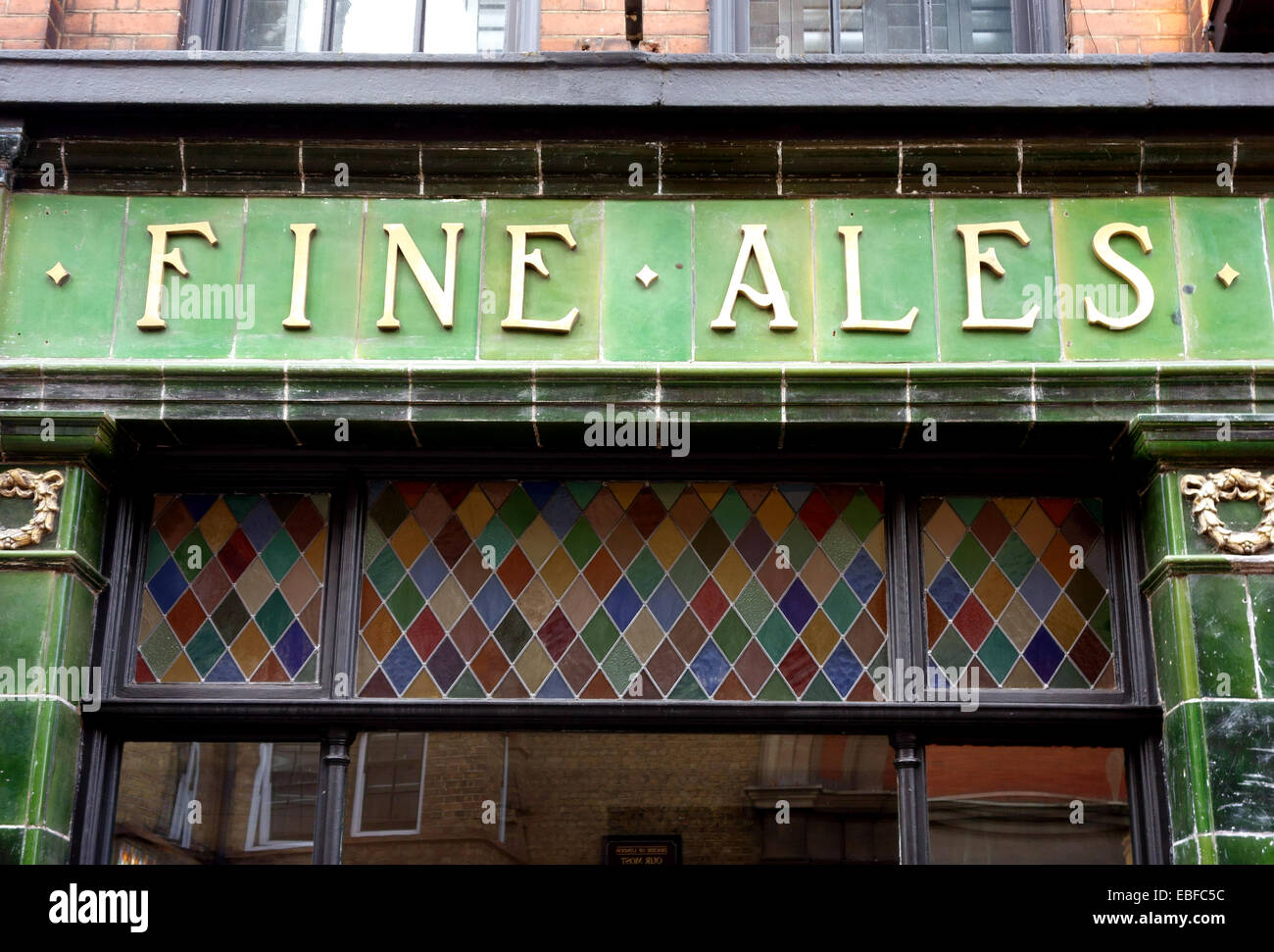 London public house hi-res stock photography and images - Alamy