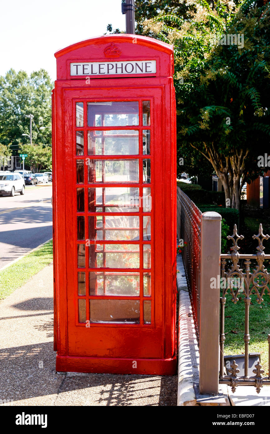 American red telephone booth hi-res stock photography and images - Alamy