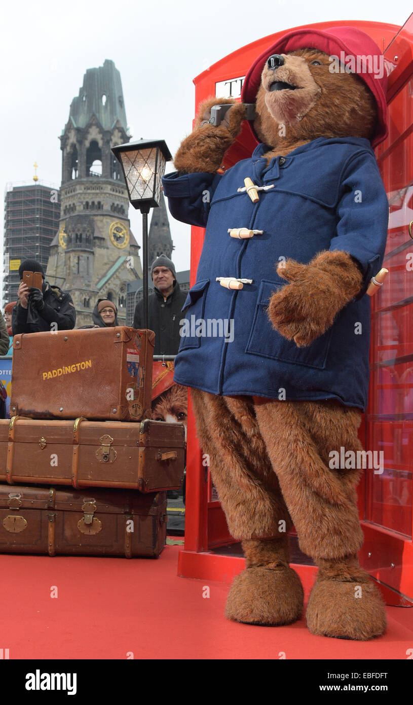 Paddington bear film hi-res stock photography and images - Alamy