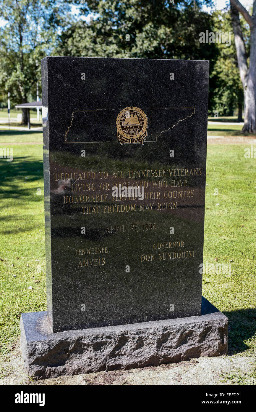 Tennessee State War Memorial and dedication plaque at the State Welcome ...