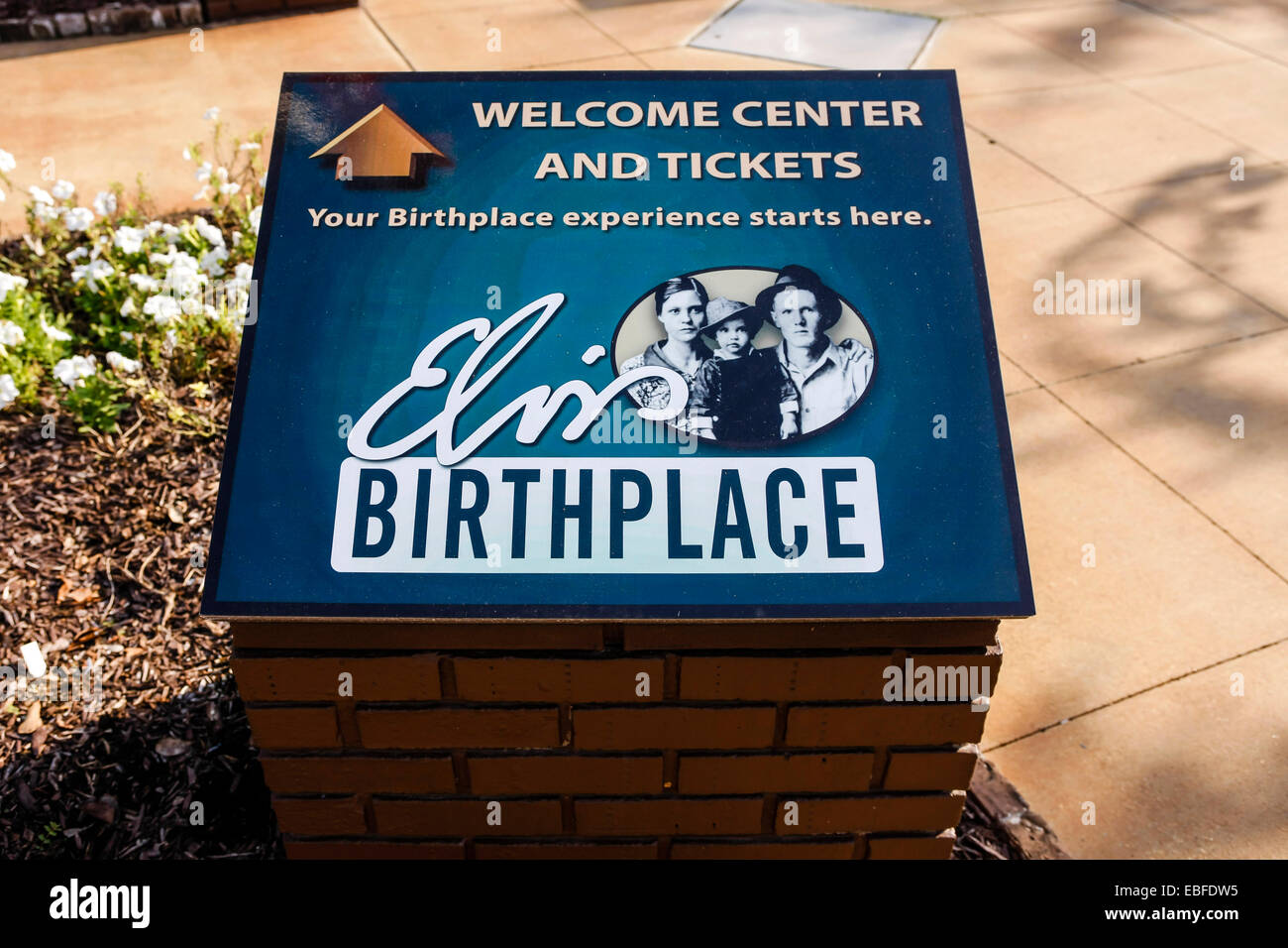 Elvis birthplace welcome center sign in Tupelo Mississippi Stock Photo ...