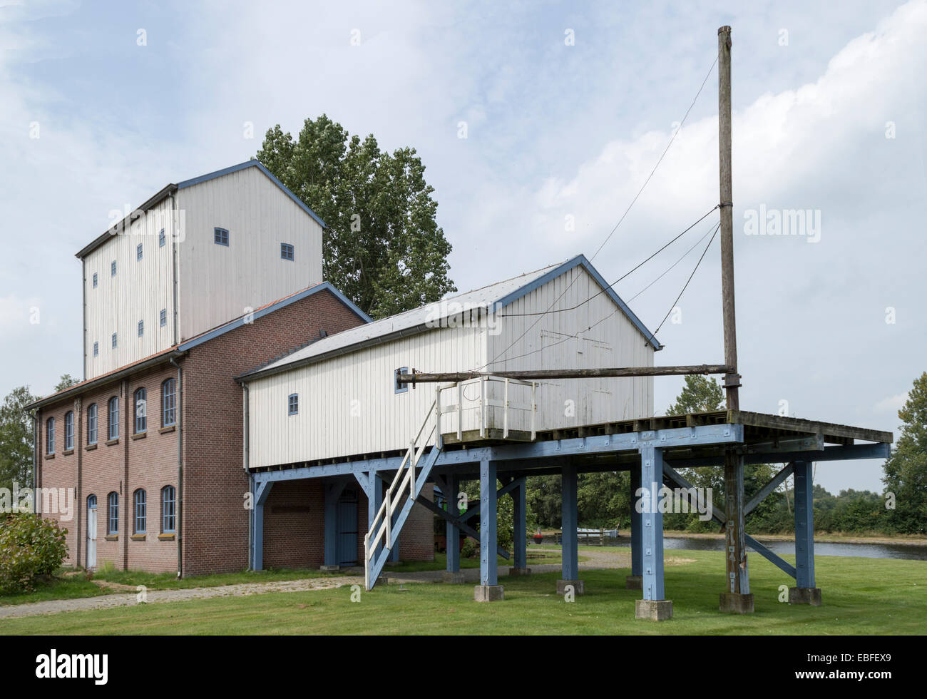 Old factory hi-res stock photography and images - Alamy