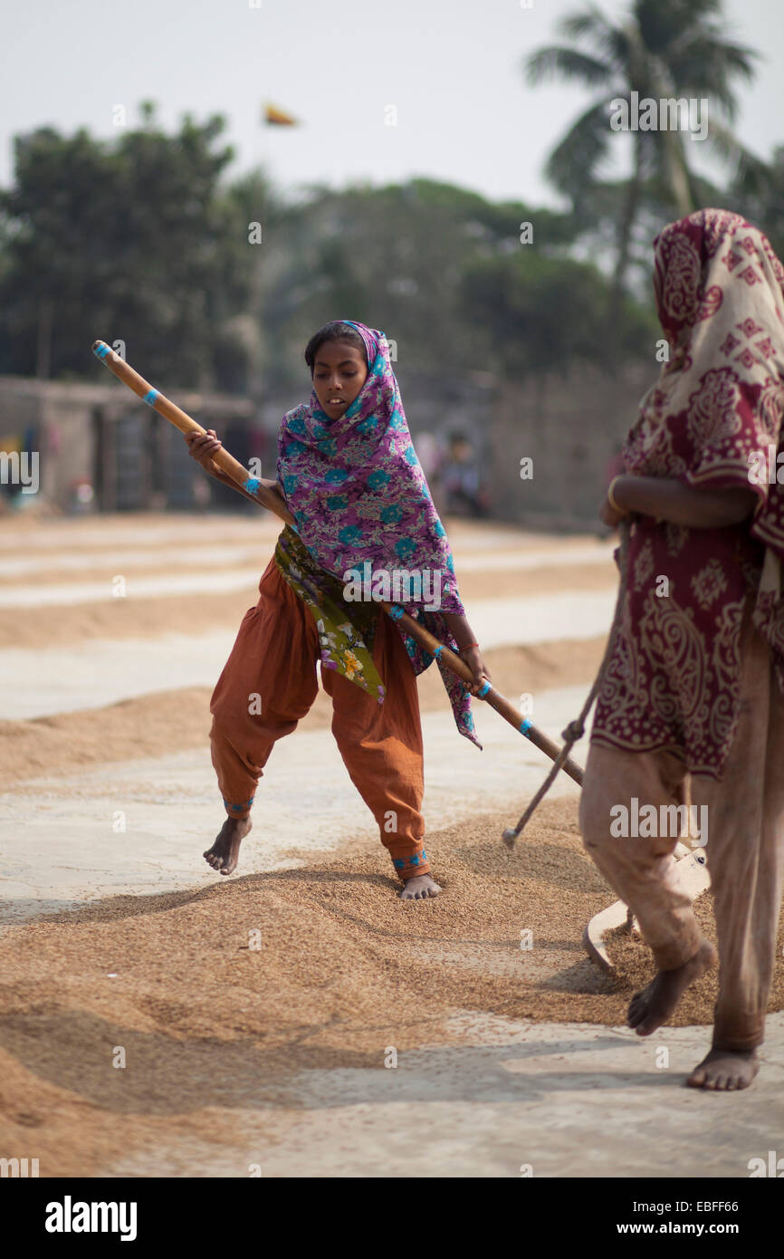 Indian factory labour family hi-res stock photography and images - Alamy