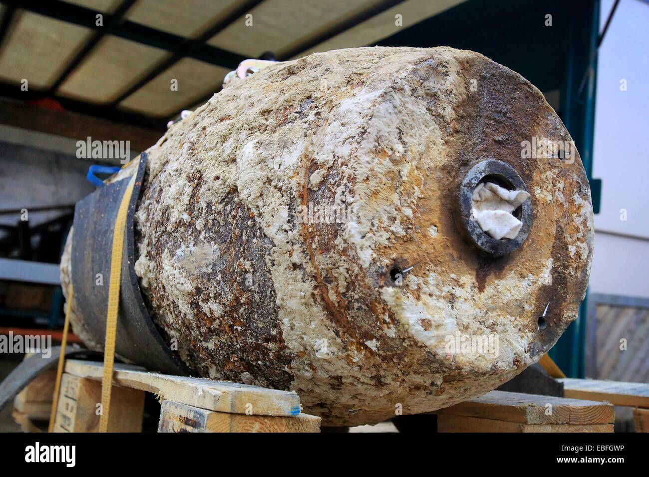 Mainz, Germany. 30th Nov, 2014. A defused WWII aerial bomb on to a ...
