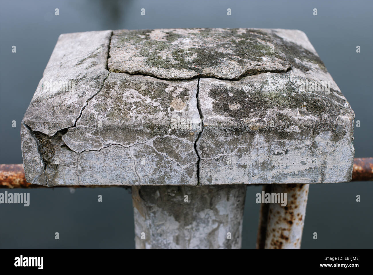 Concrete block cracks hi-res stock photography and images - Alamy