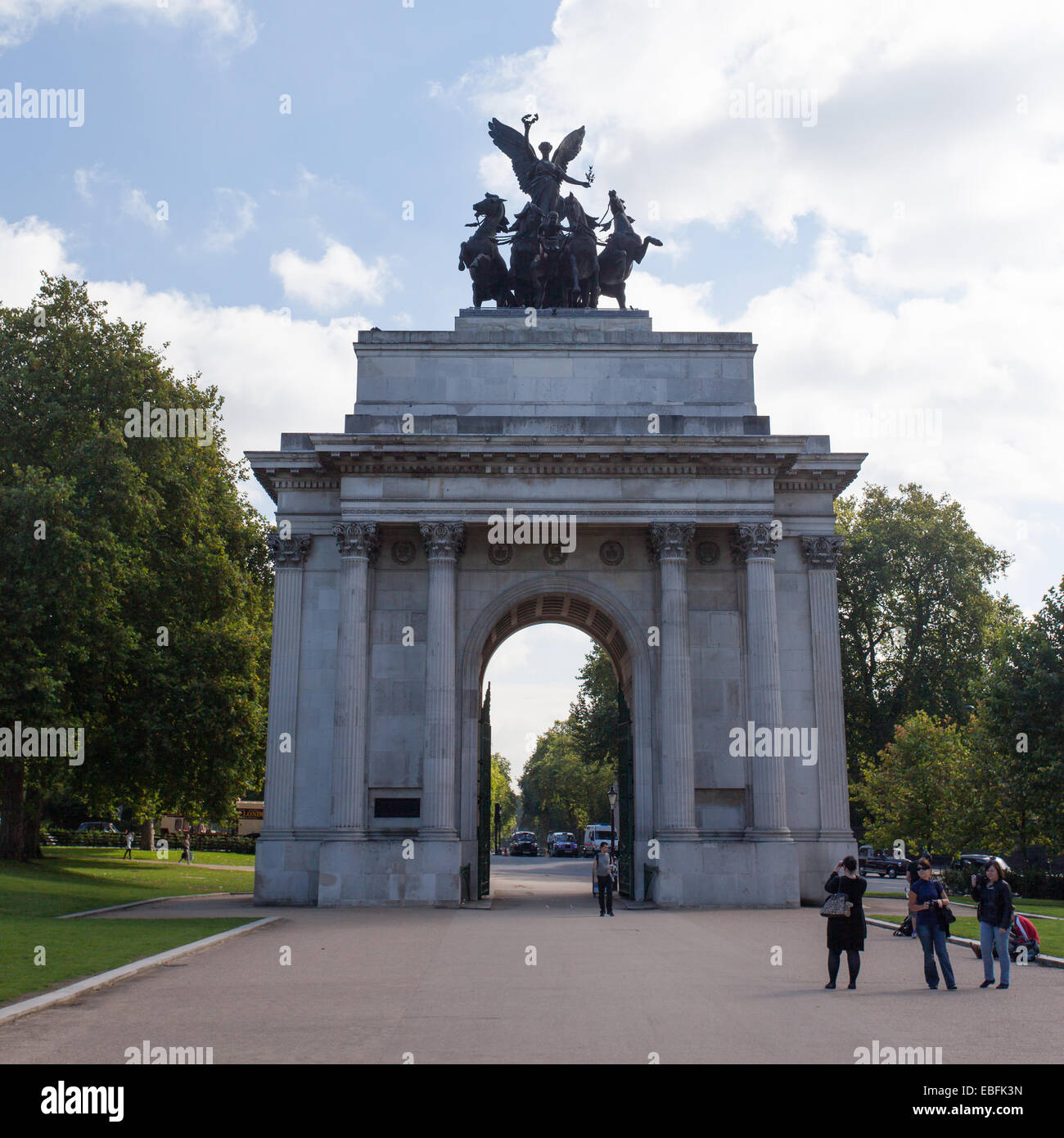 The famous wellington arch hyde park corner hi-res stock photography ...