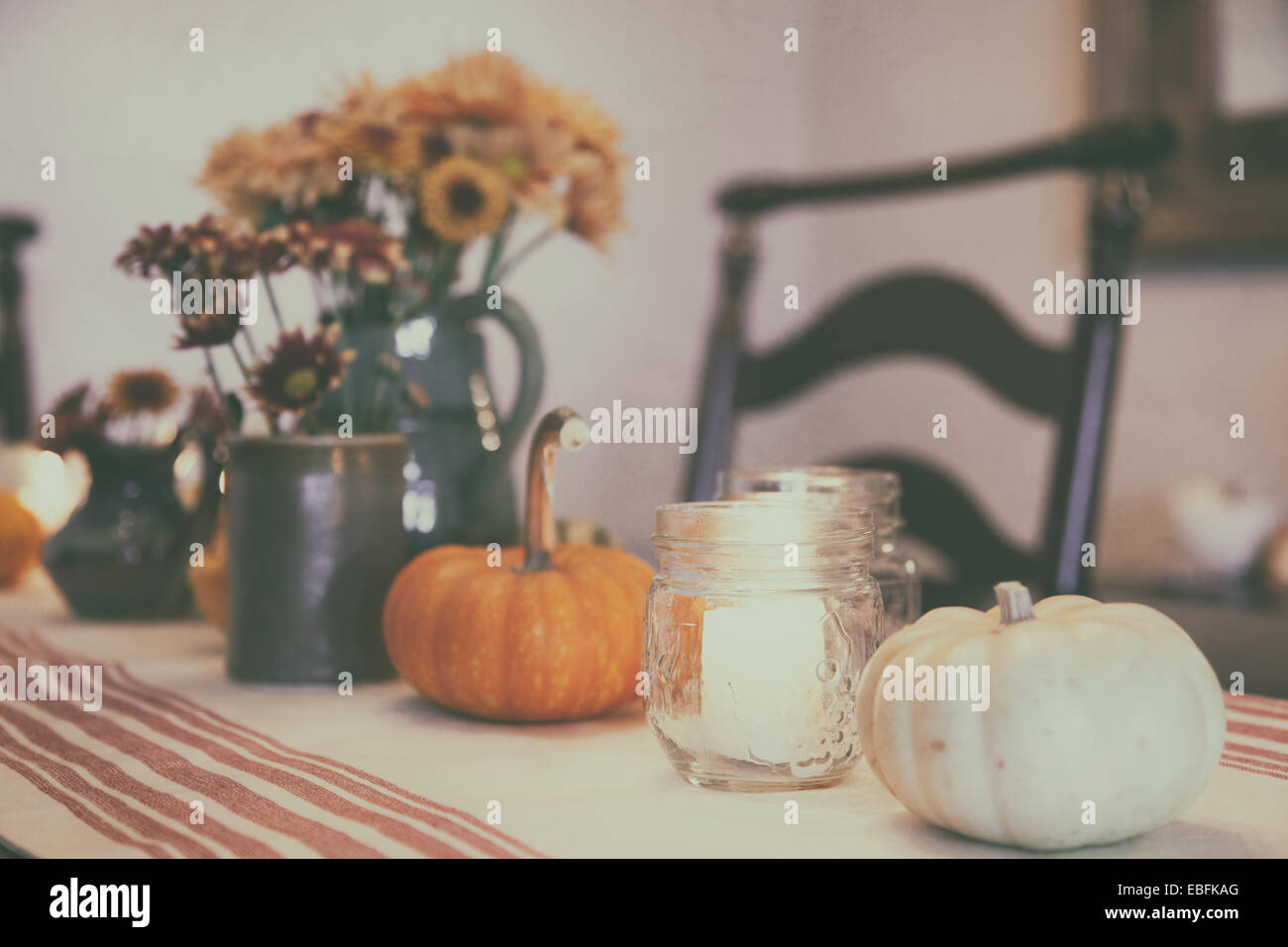 Thanksgiving dinner table hi-res stock photography and images - Alamy