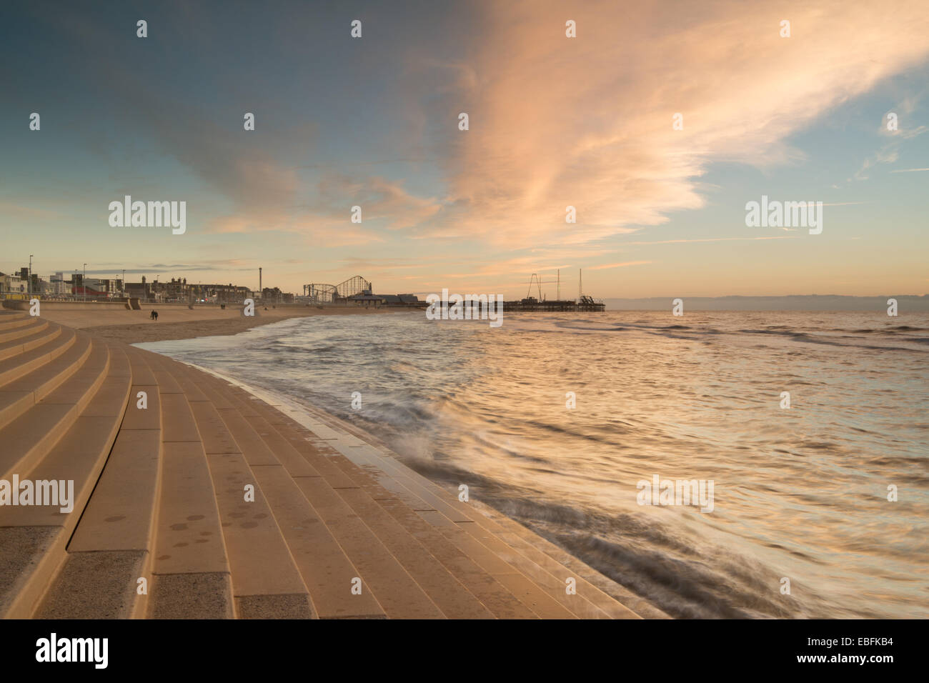 Evening sun on blackpools promenade hi-res stock photography and images ...