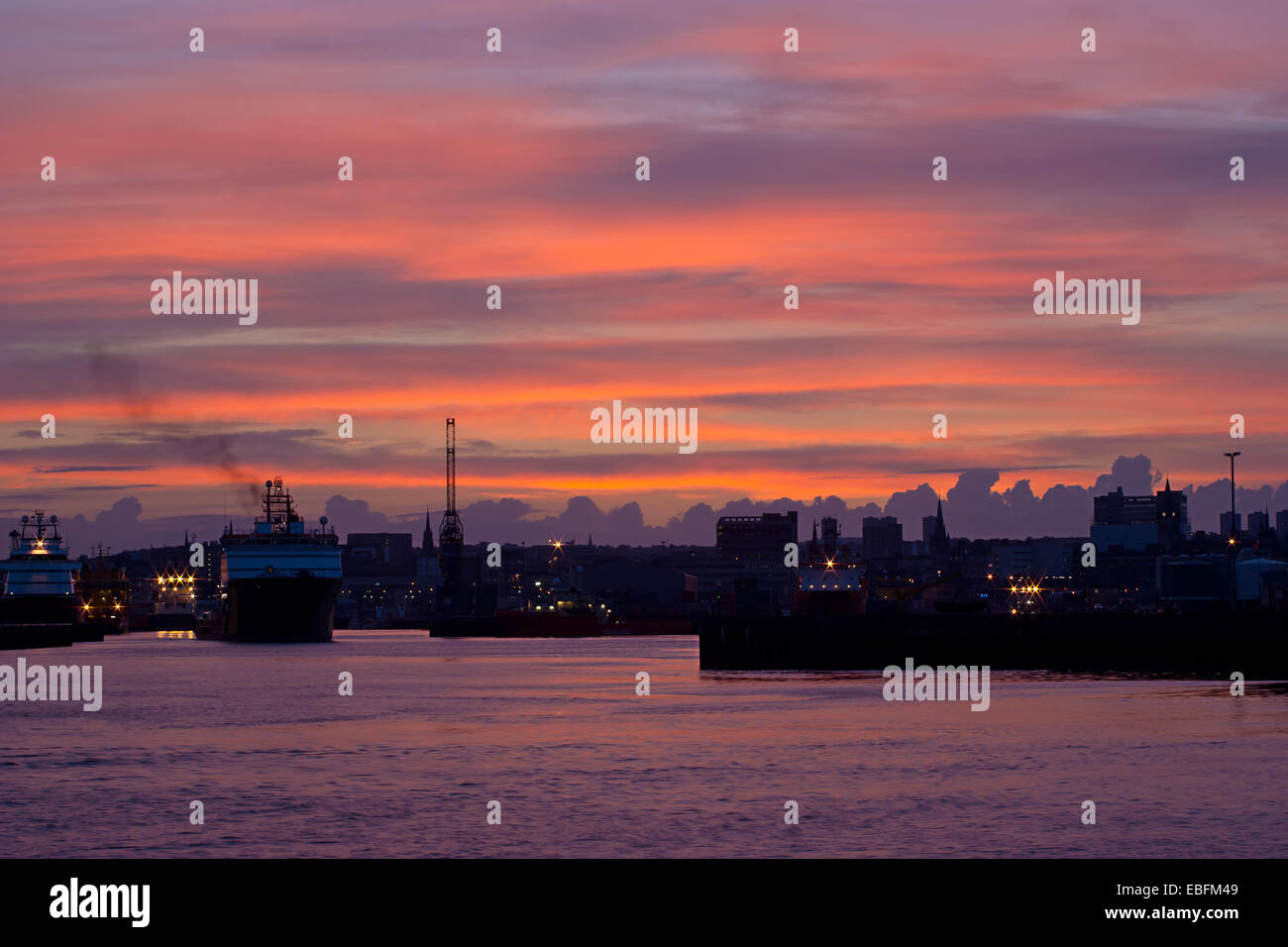 Aberdeen docks hi-res stock photography and images - Alamy