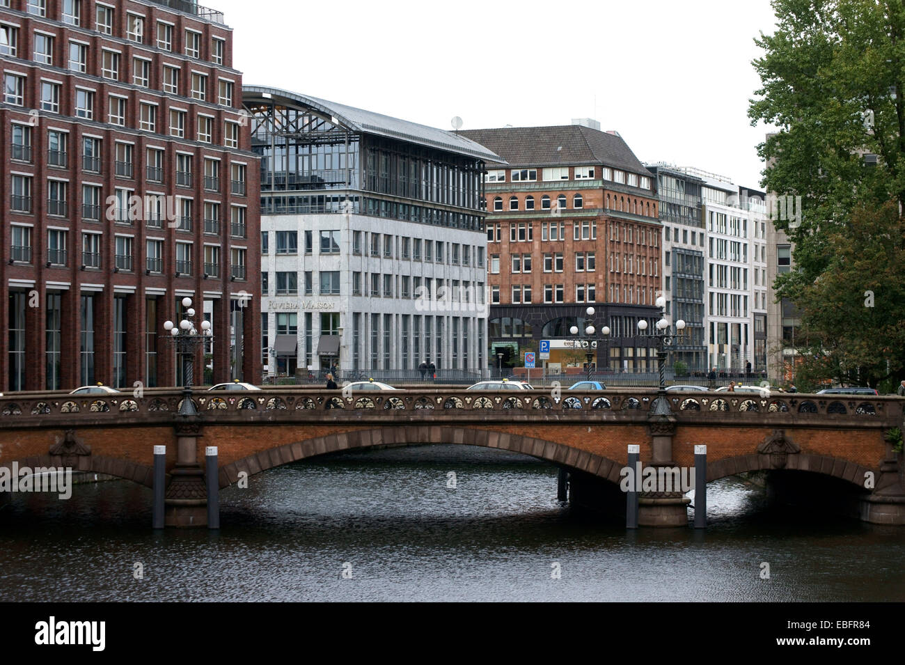 City house bridge hi-res stock photography and images - Alamy