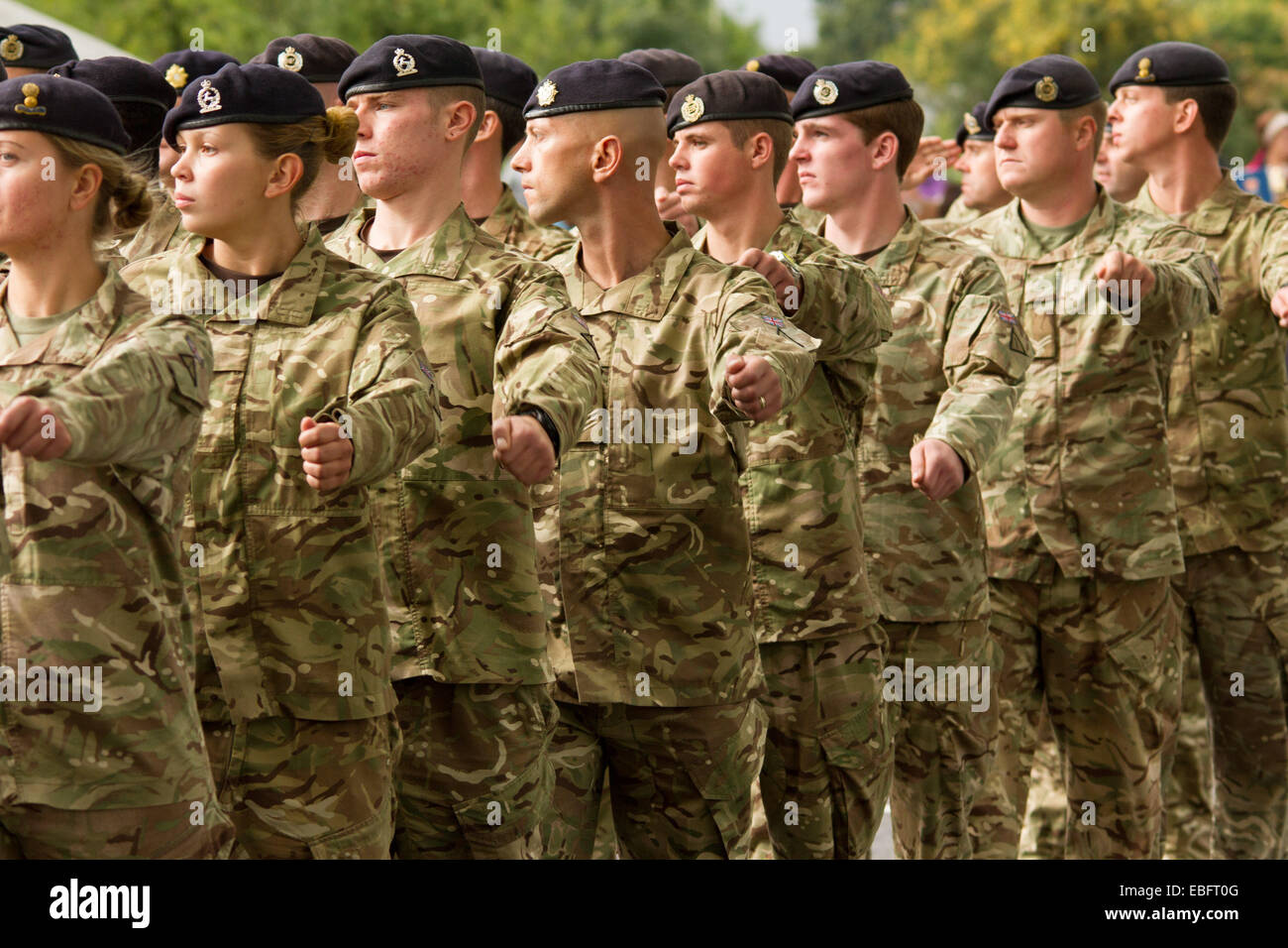 Army marching hi-res stock photography and images - Alamy