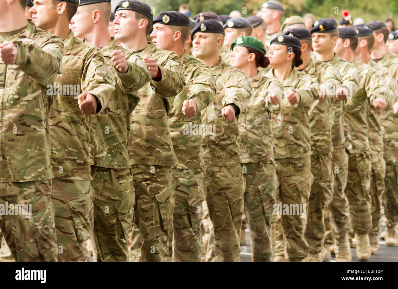 Army marching hi-res stock photography and images - Alamy