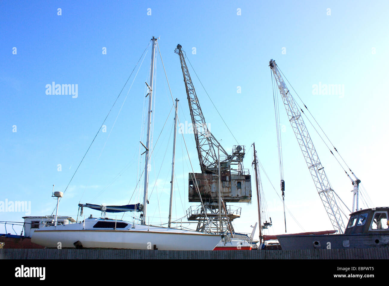 Dockside lifting equipment hi-res stock photography and images - Alamy