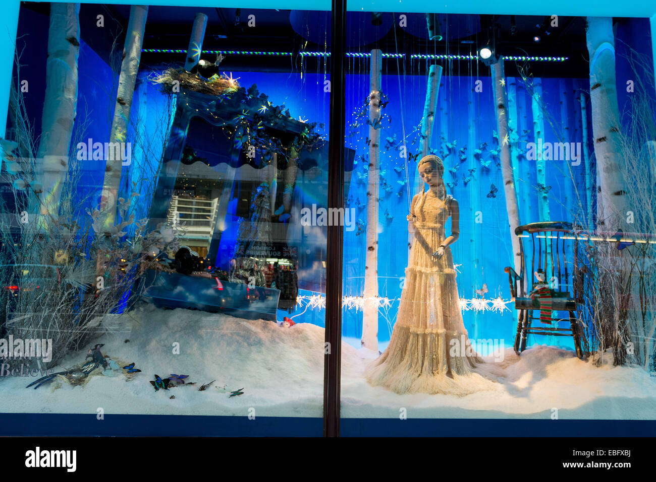 Harrods Christmas Display High Resolution Stock Photography and Images ...