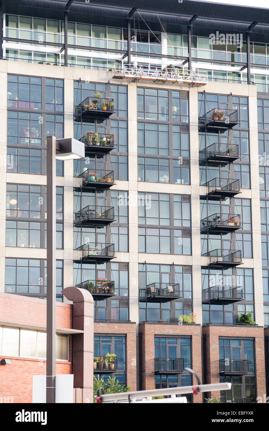 Modern building / condominium in Seattle, Washington Stock Photo - Alamy