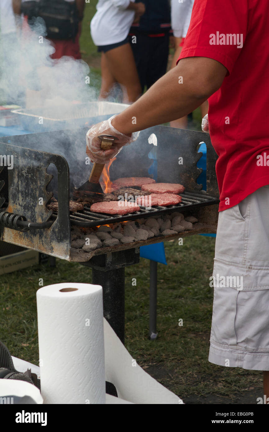 Flipping burgers hi-res stock photography and images - Alamy