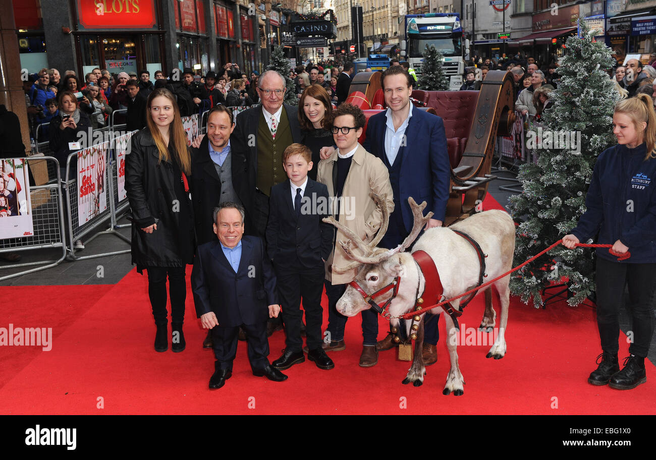 Rafe spall and kit connor hi-res stock photography and images - Alamy