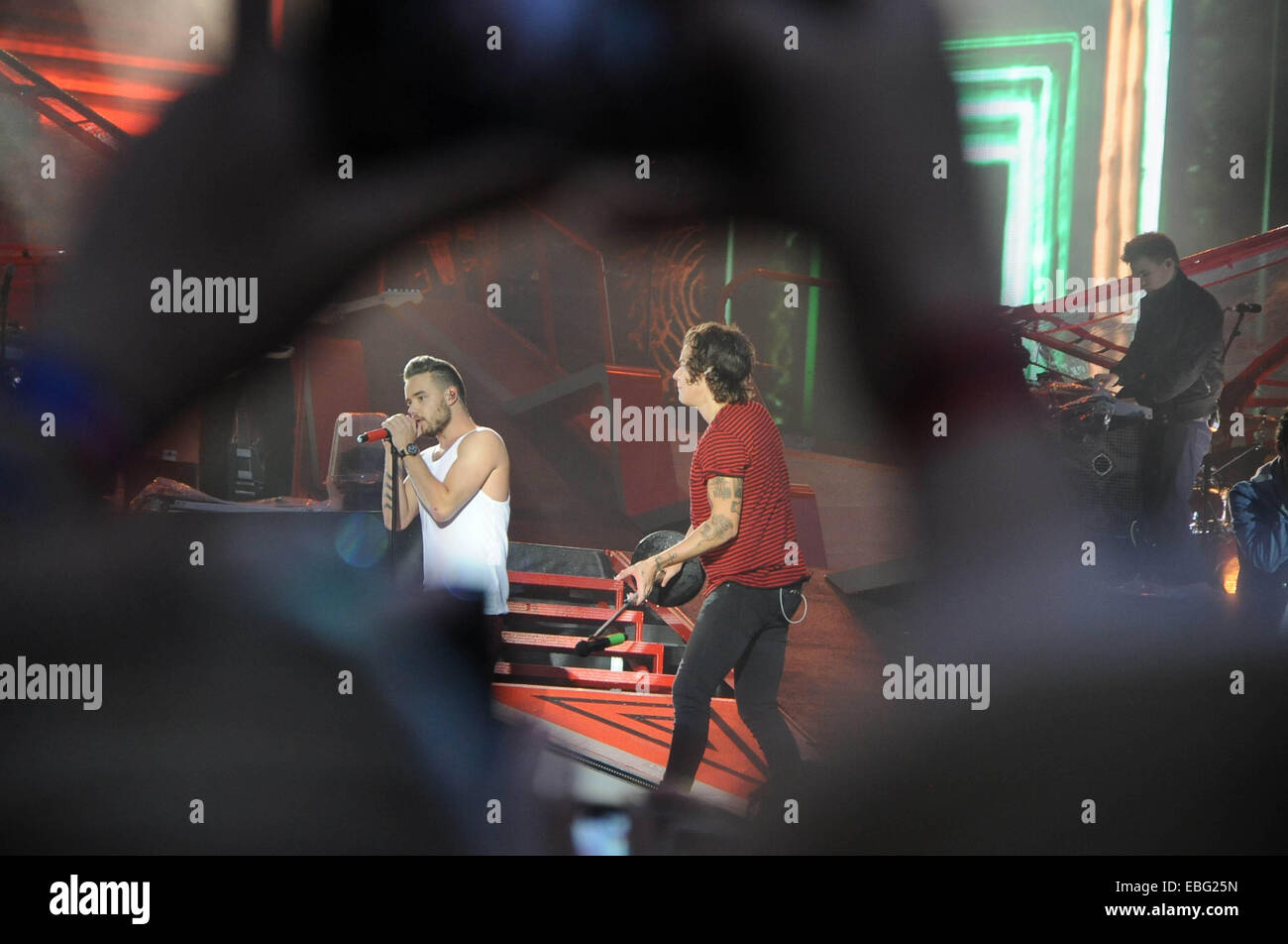 One Direction kick off 'Where We Are Tour' in Sunderland Featuring ...