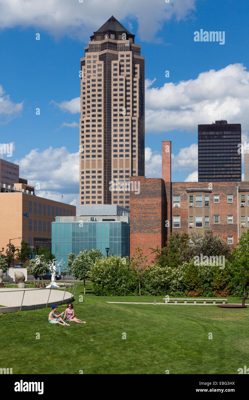 Pappajohn sculpture park and 801 Grand skyscraper. Des Moines, Iowa ...