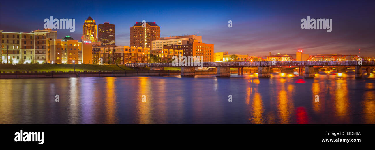 Des Moines skyline and riverwalk. Des Moines, Iowa Stock Photo - Alamy