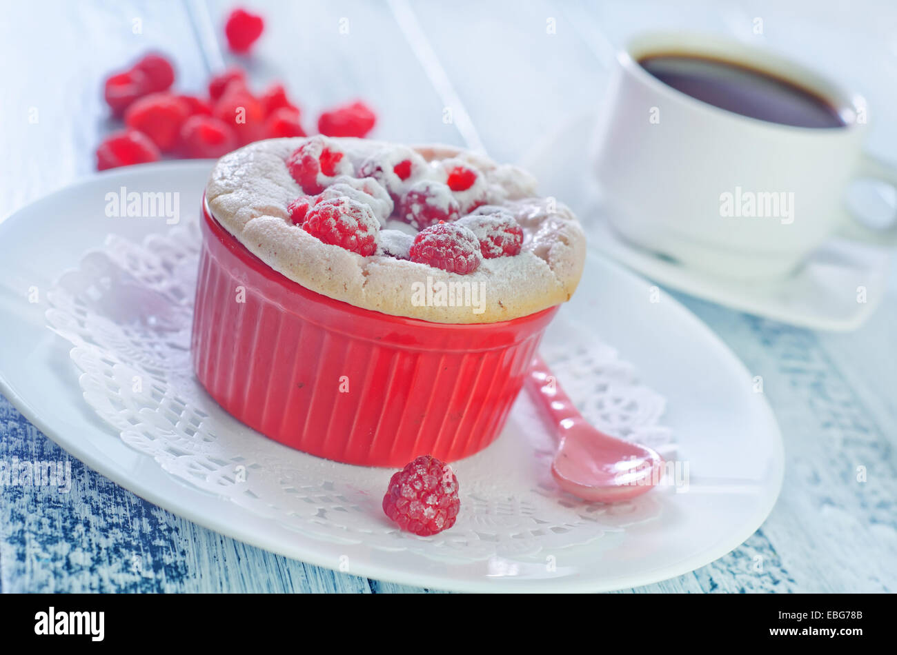 Raspberry souffle hi-res stock photography and images - Alamy