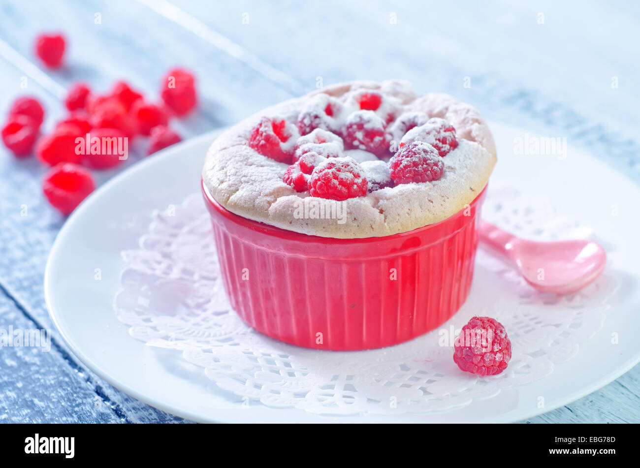Raspberry souffle hi-res stock photography and images - Alamy