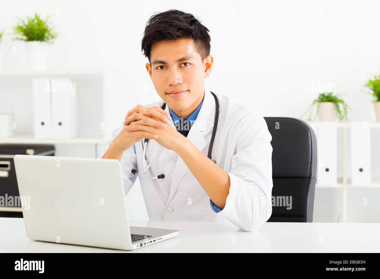 Doctor in office medical hi-res stock photography and images - Alamy