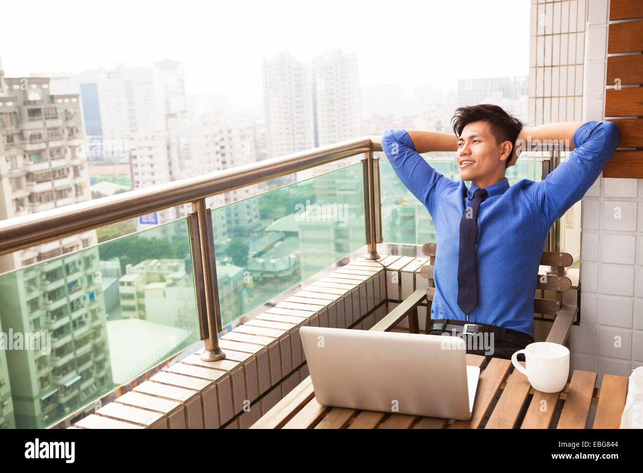 Man watching building hi-res stock photography and images - Alamy