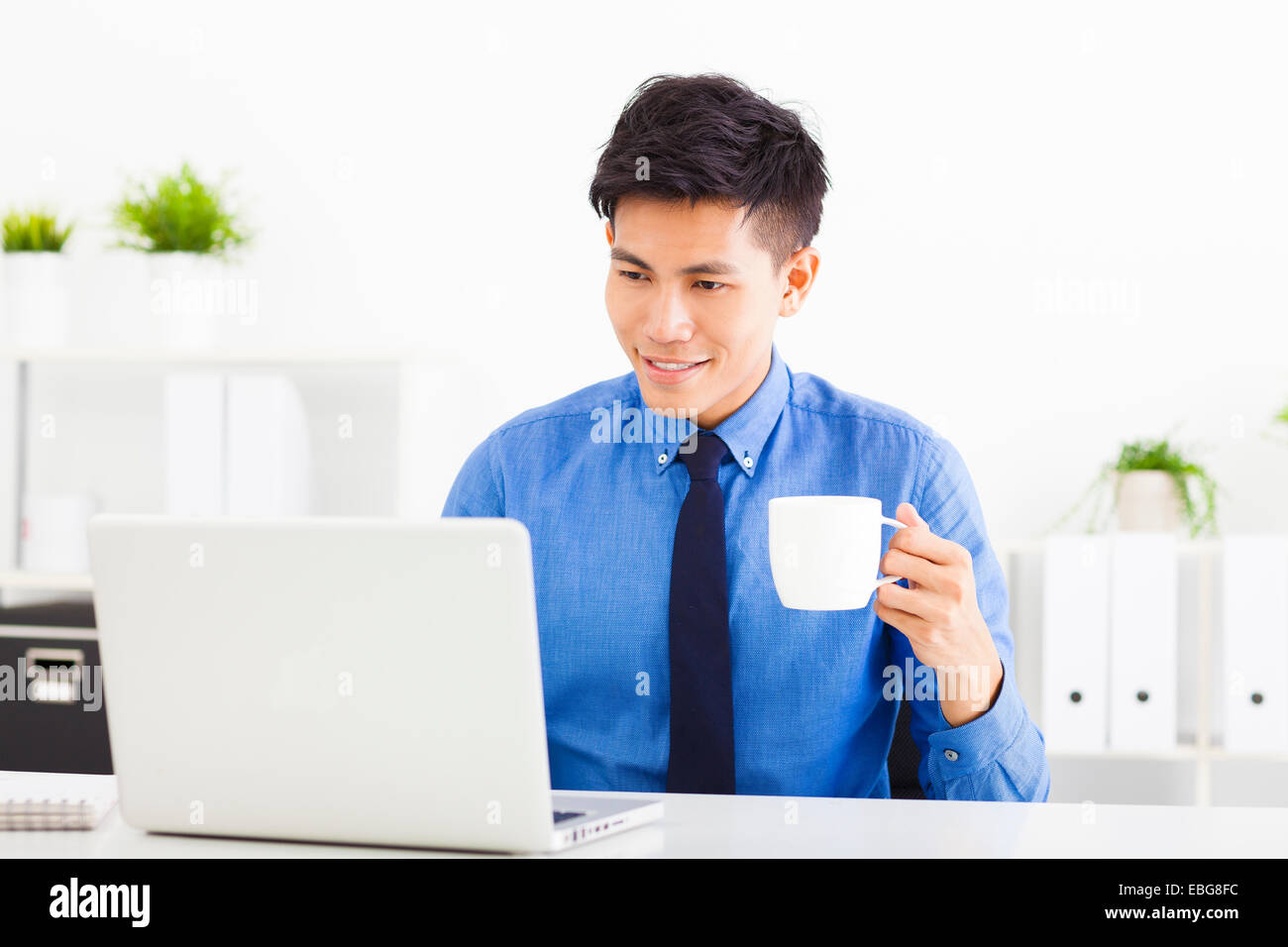 Relaxed business man hi-res stock photography and images - Alamy