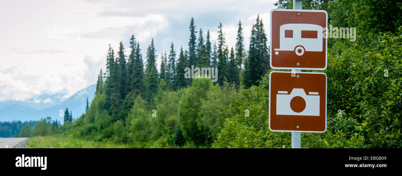 Alaska highway sign hi-res stock photography and images - Alamy
