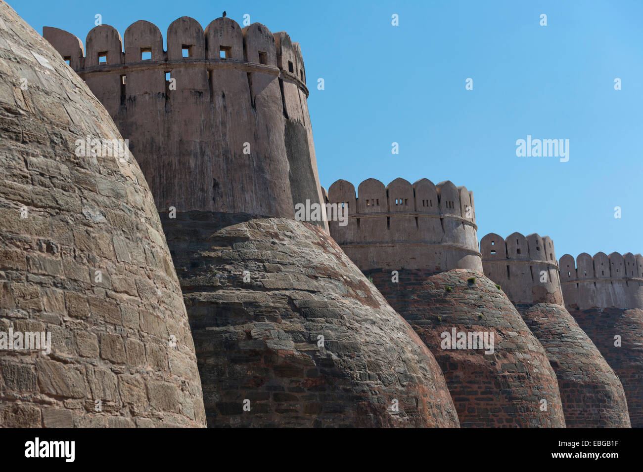 Fortified wall, Kumbhalgarh Fort or Kumbhalmer Fort, Kumbhalgarh ...
