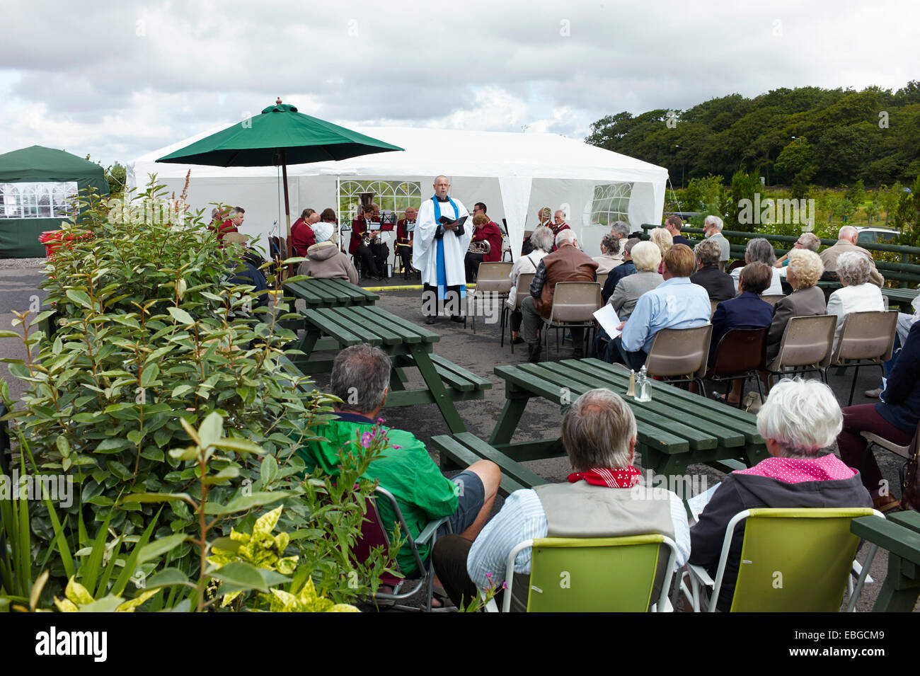 Outdoor church service hi-res stock photography and images - Alamy