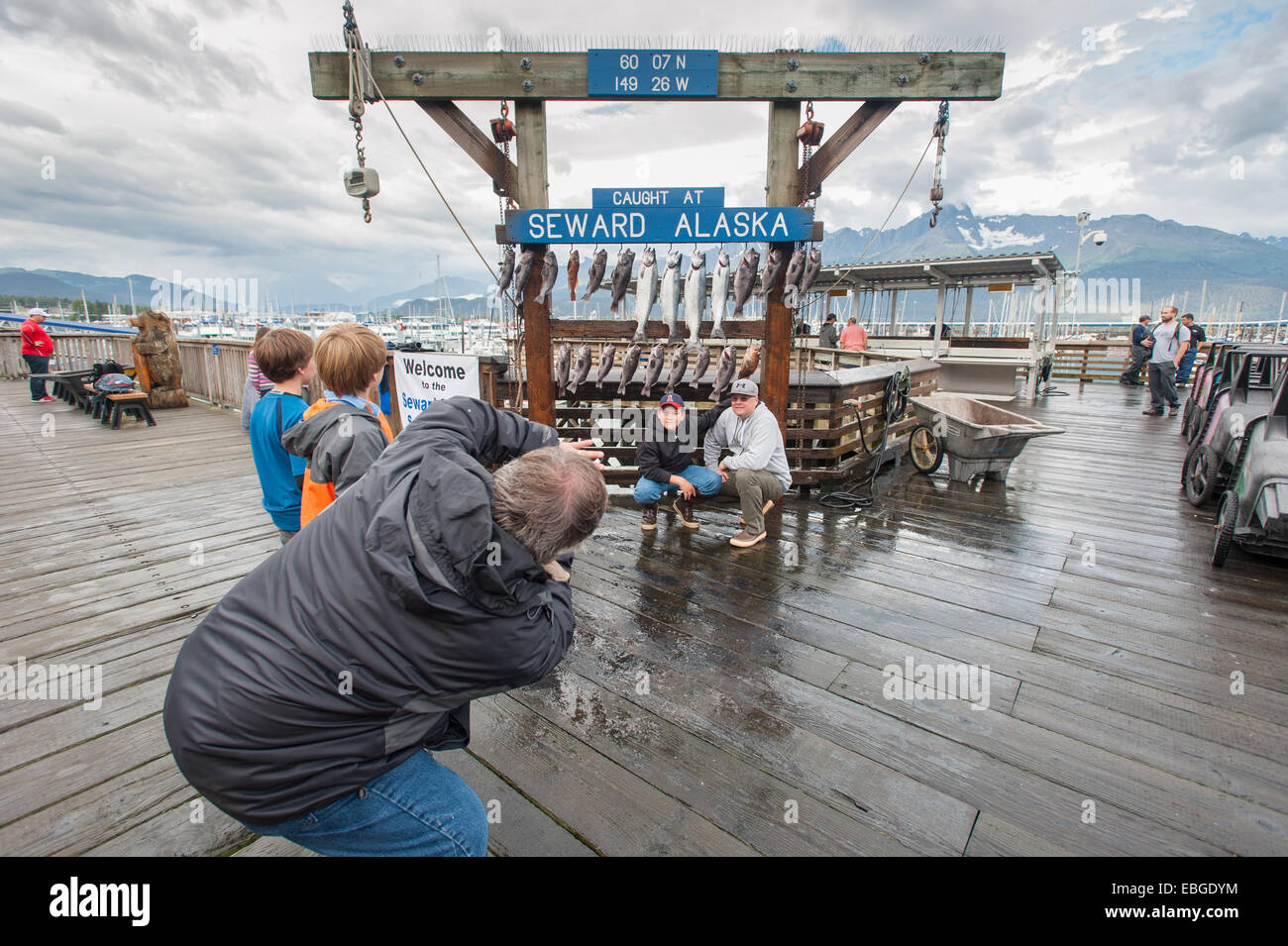 Fish pose catch hi-res stock photography and images - Alamy