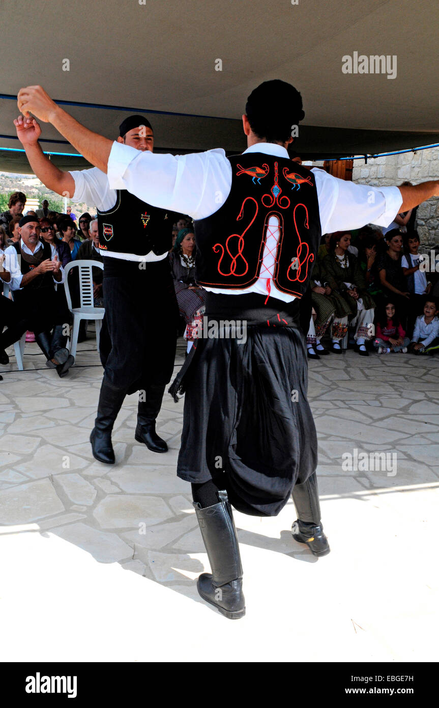 Traditional greek dancers hi-res stock photography and images - Alamy