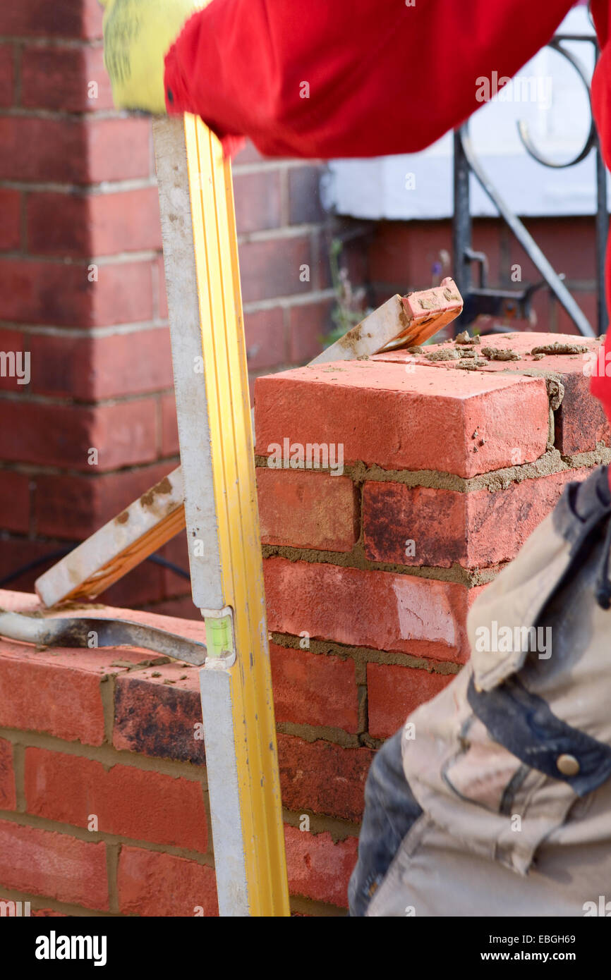 Bricklaying - checking the wall is straight Stock Photo - Alamy
