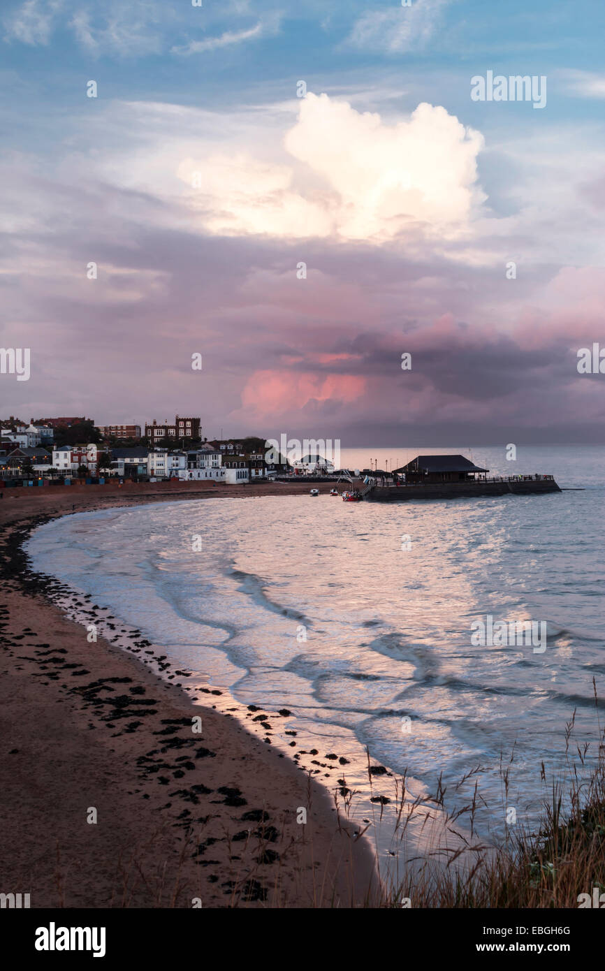 Broadstairs pier harbour hi-res stock photography and images - Alamy