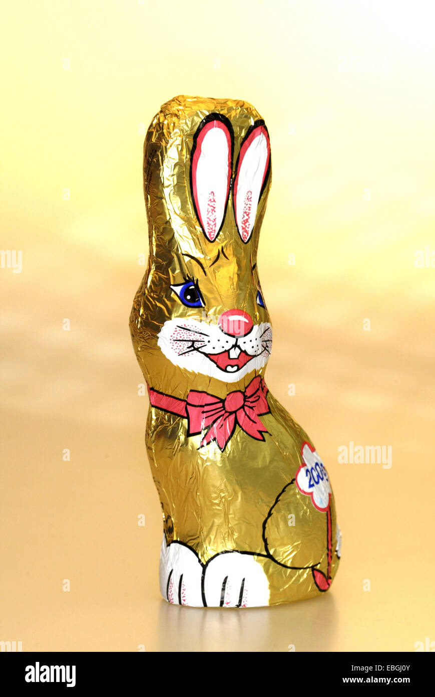 Easter rabbit made of chocolate Stock Photo - Alamy