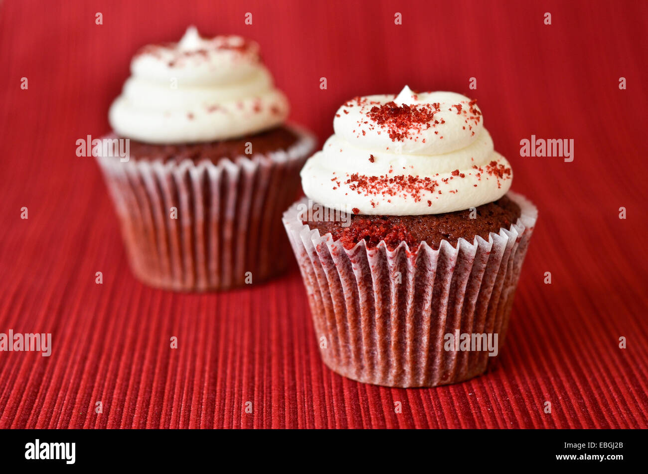 Red velvet pastry hi-res stock photography and images - Alamy