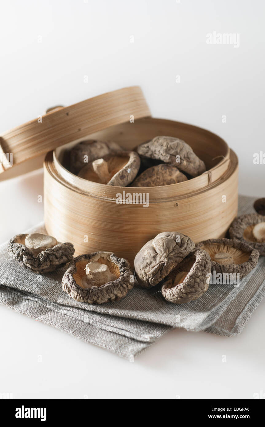 Dried shiitake mushrooms in Chinese steamer basket Stock Photo - Alamy