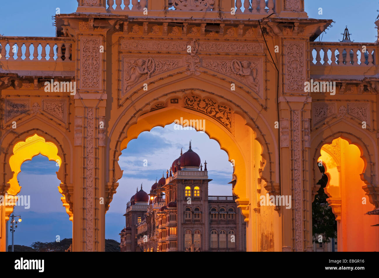Mysore palace hi-res stock photography and images - Alamy