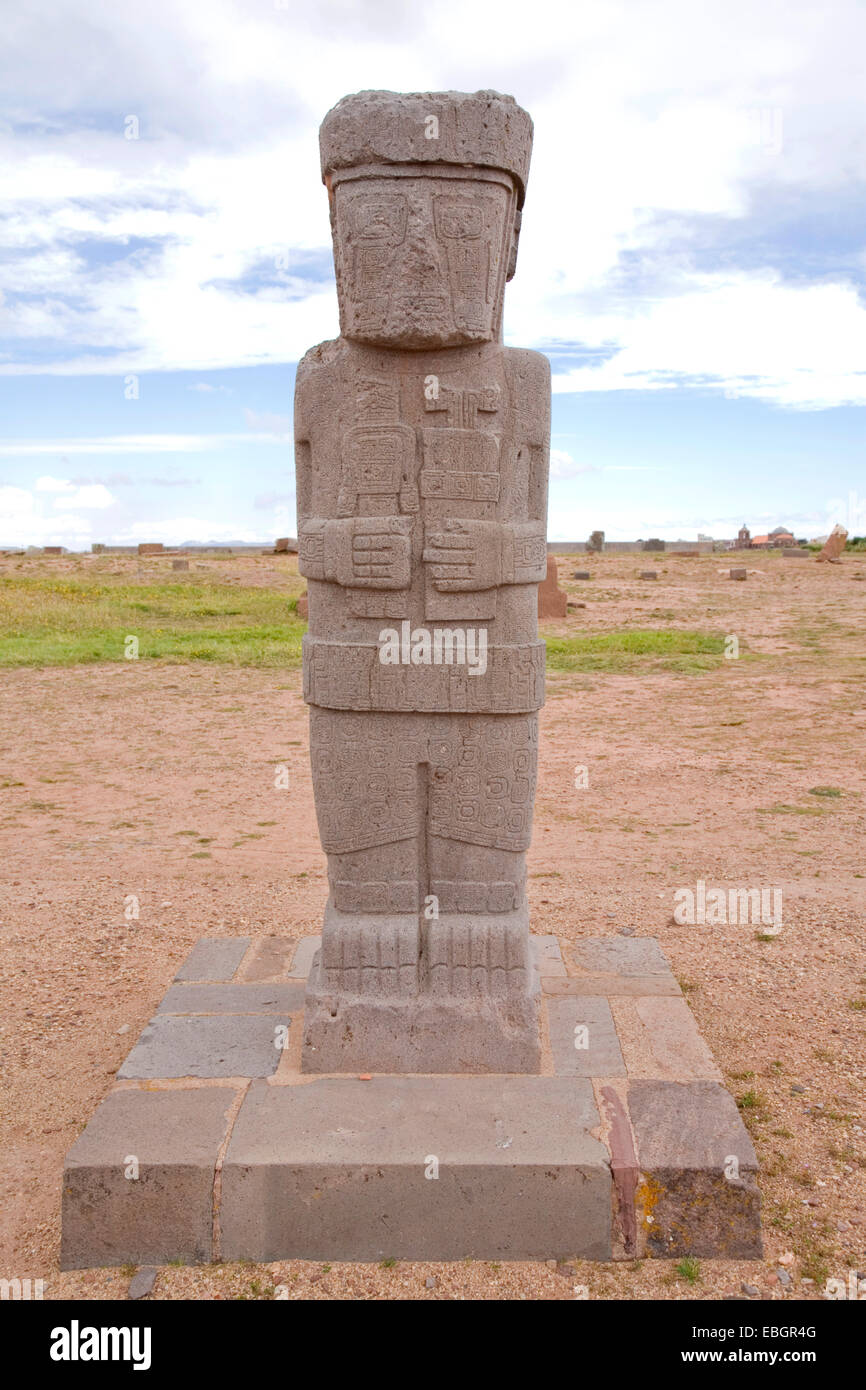 statue 'el Fraile' (the monk) at ruins of Tiwanaku, Bolivia, Tiwanaku ...
