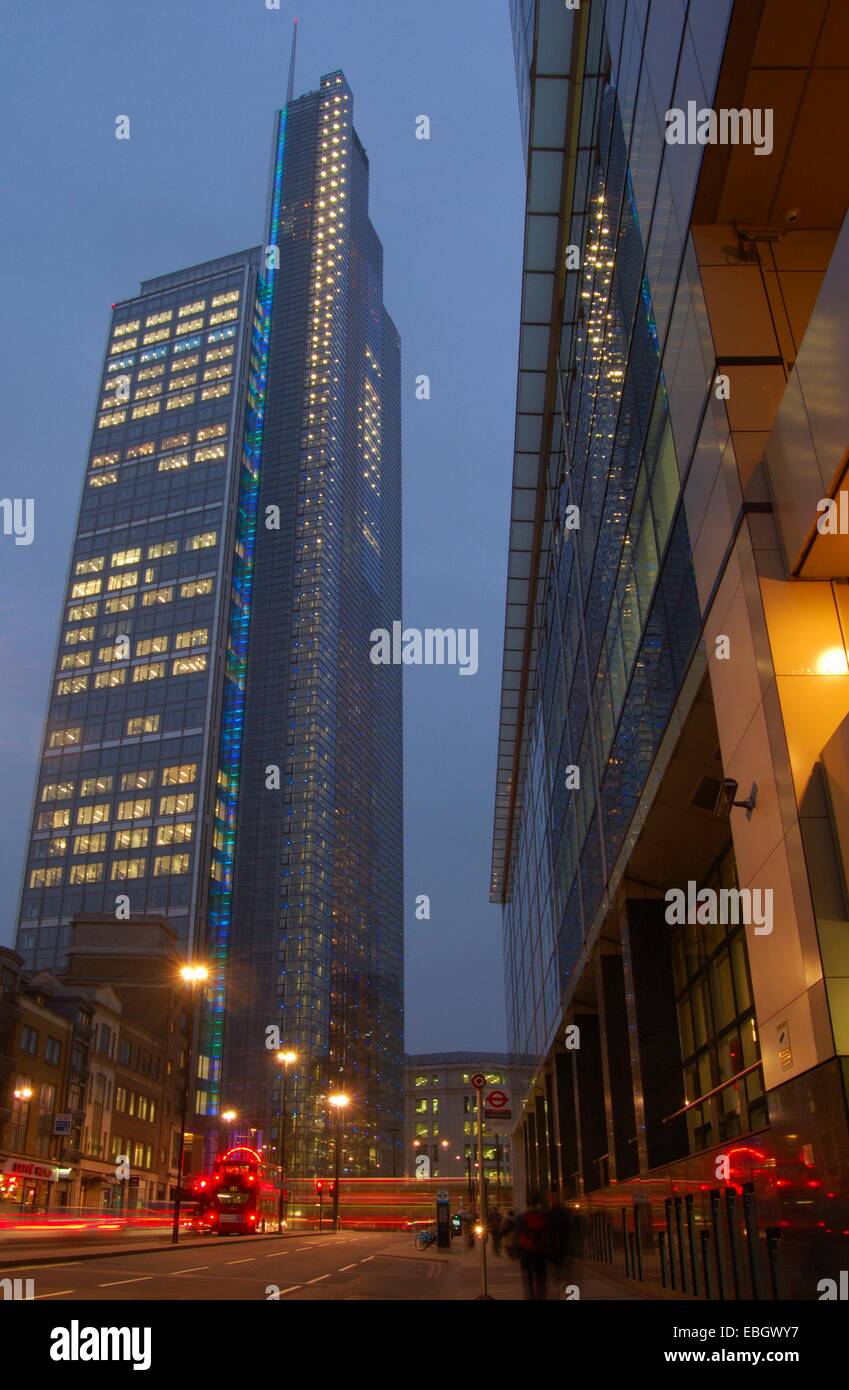The Heron Tower (110 Bishopsgate) in the City of London at night Stock ...