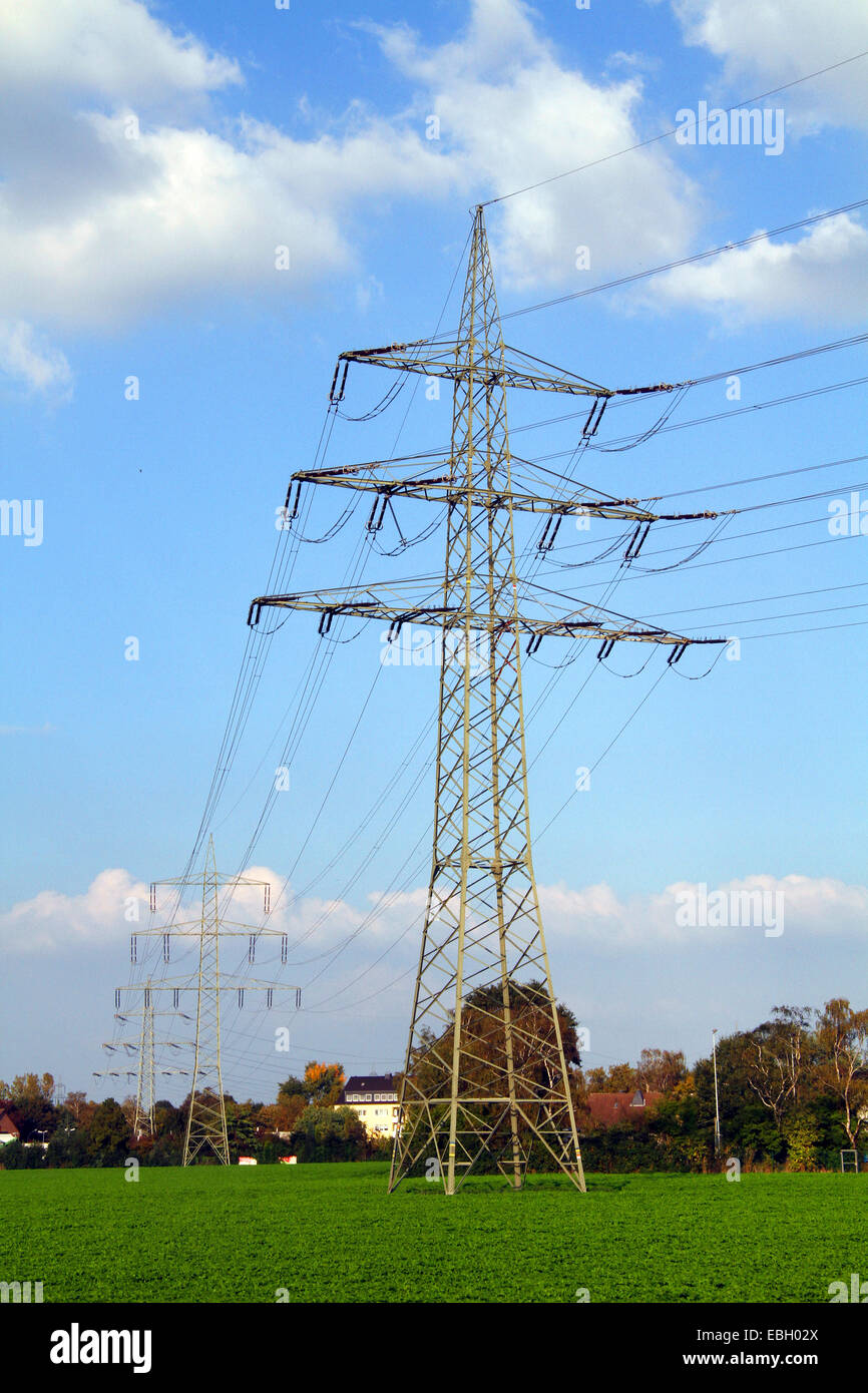 Overhead residential power lines hi-res stock photography and images ...
