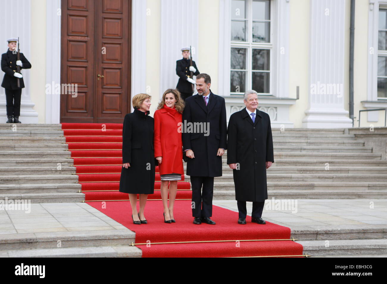 Berlin, Germany. 1st December, 2014. Daniela Schadt (from L), Queen ...