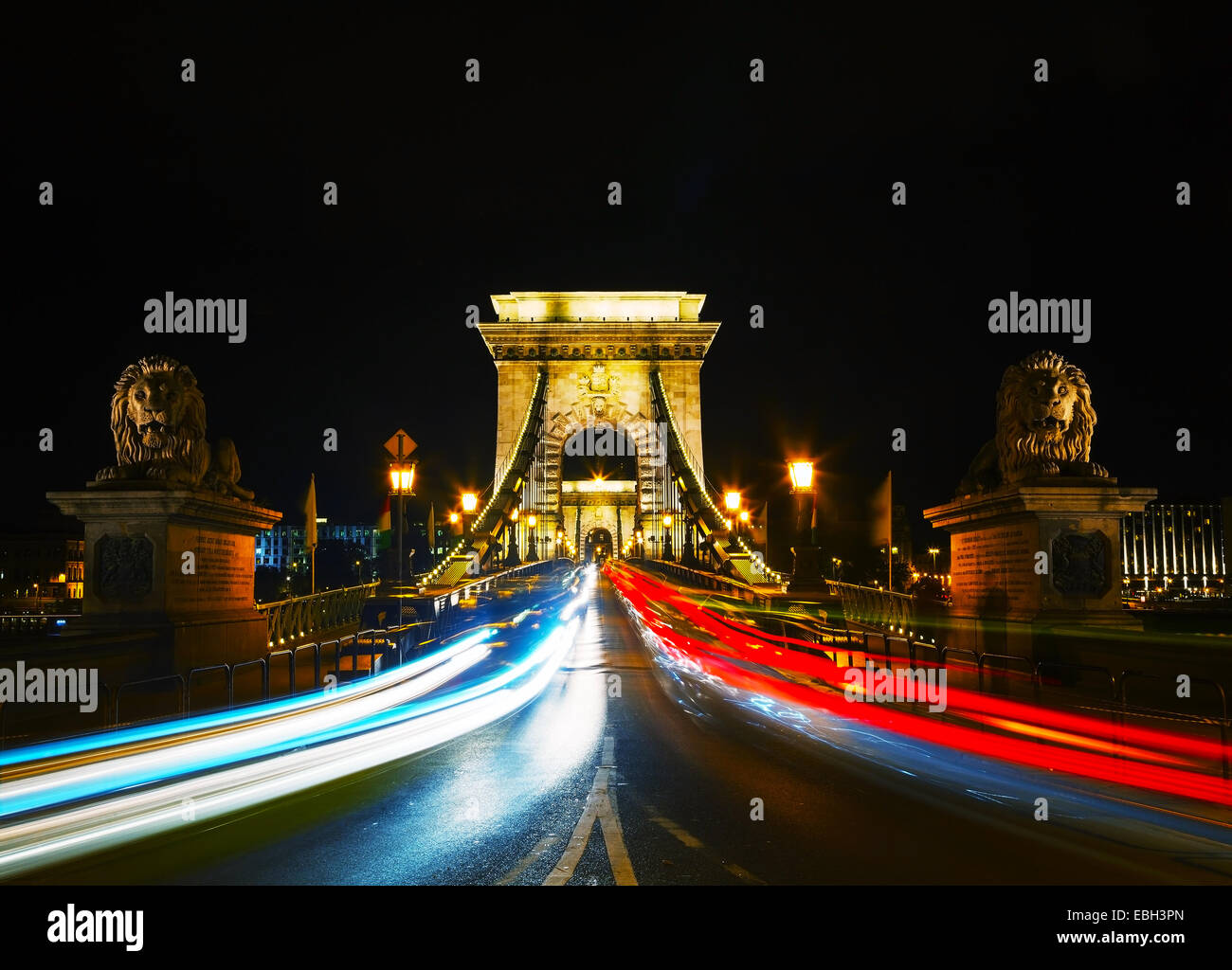 Szechenyi chain bridge in Budapest, Hungary at night Stock Photo - Alamy