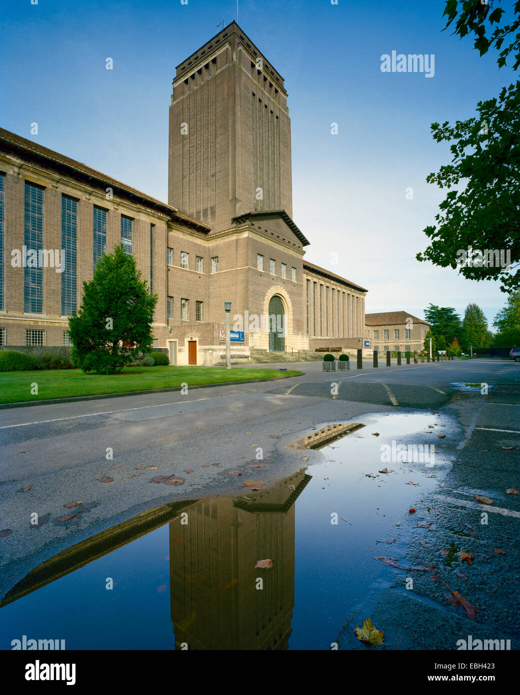 Cambridge University Library and reflection in puddle Stock Photo - Alamy