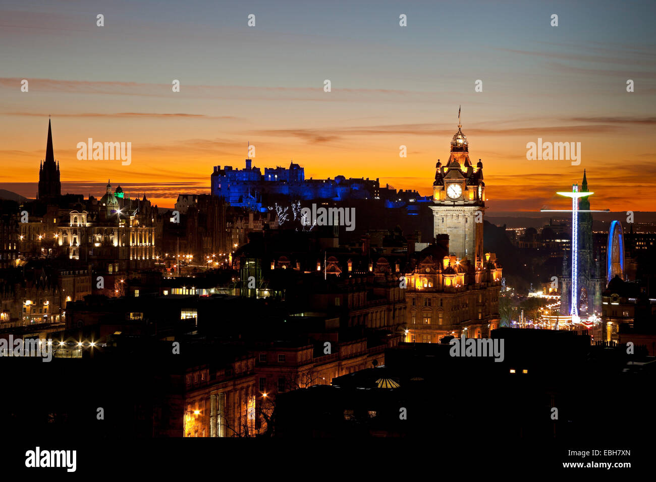 Edinburgh castle city centre christmas hi-res stock photography and ...