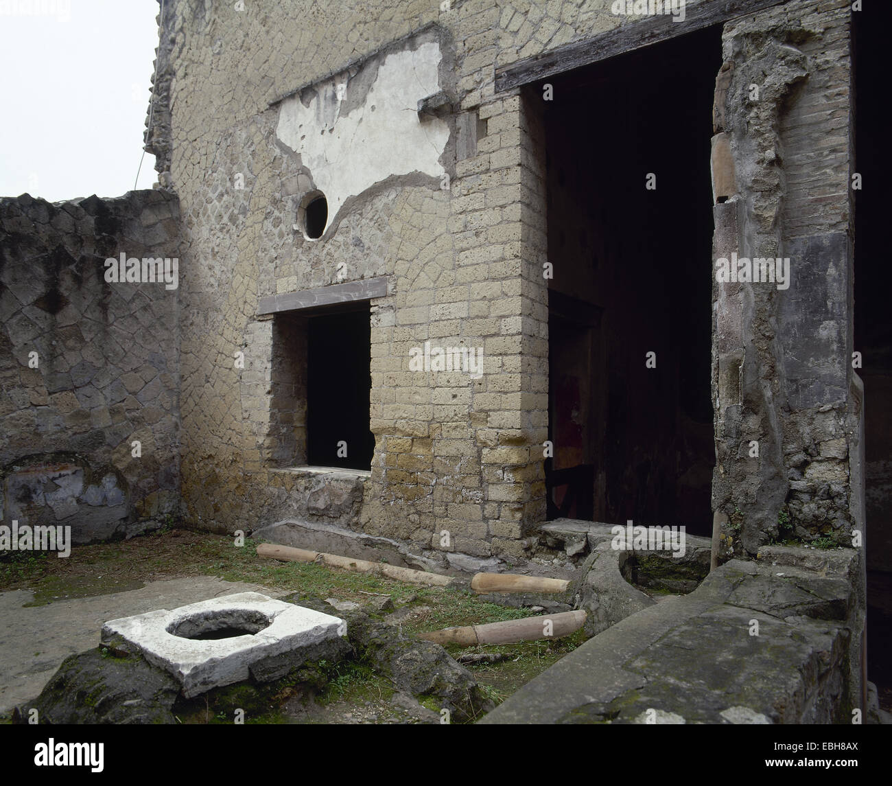 Italy. Herculaneum. House of the wooden partition wall Stock Photo - Alamy