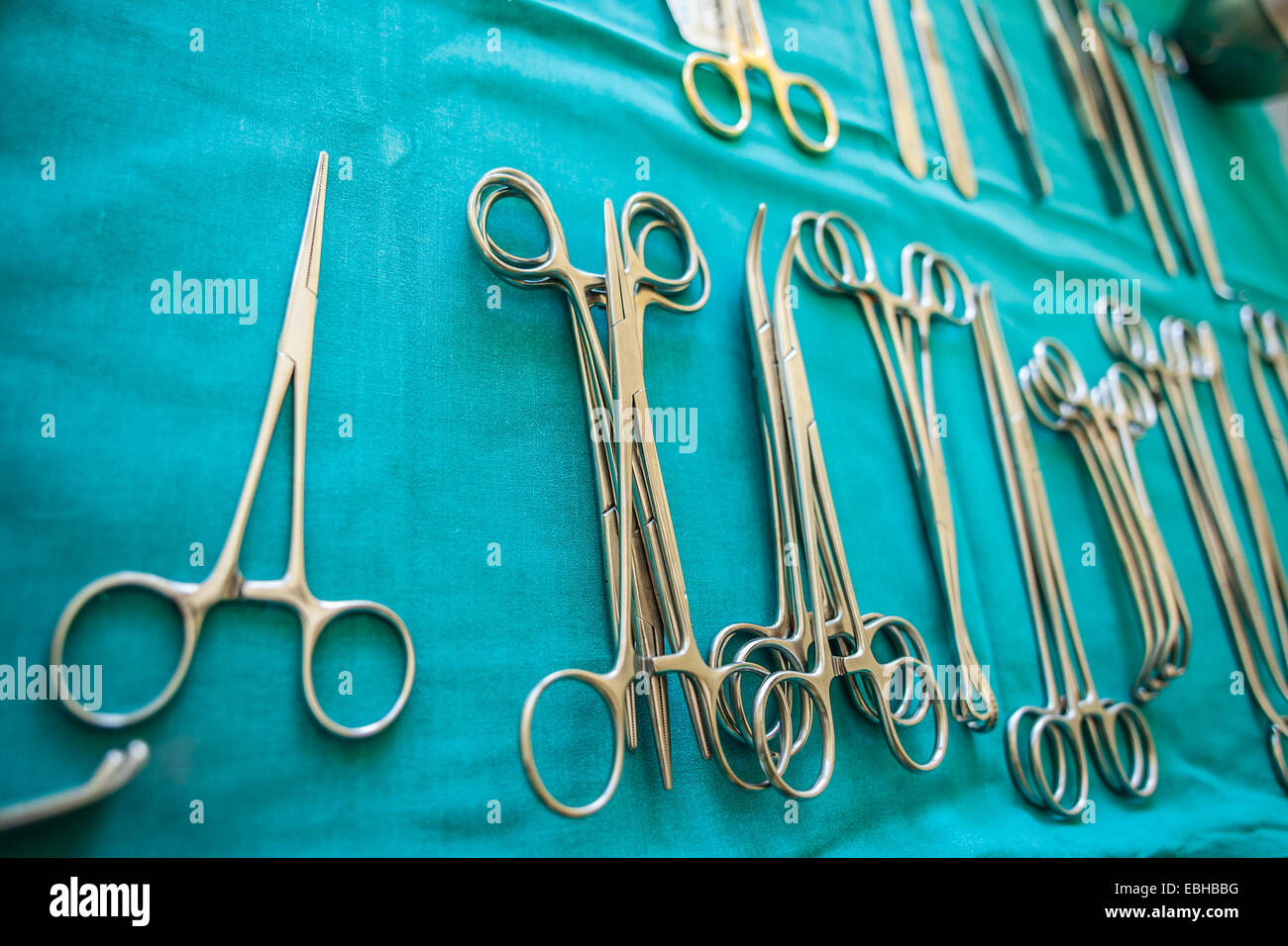 Surgery incision instruments medical hi-res stock photography and ...