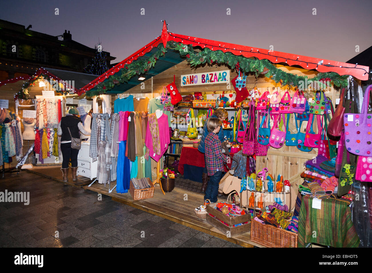 Salisbury christmas market place hi-res stock photography and images ...